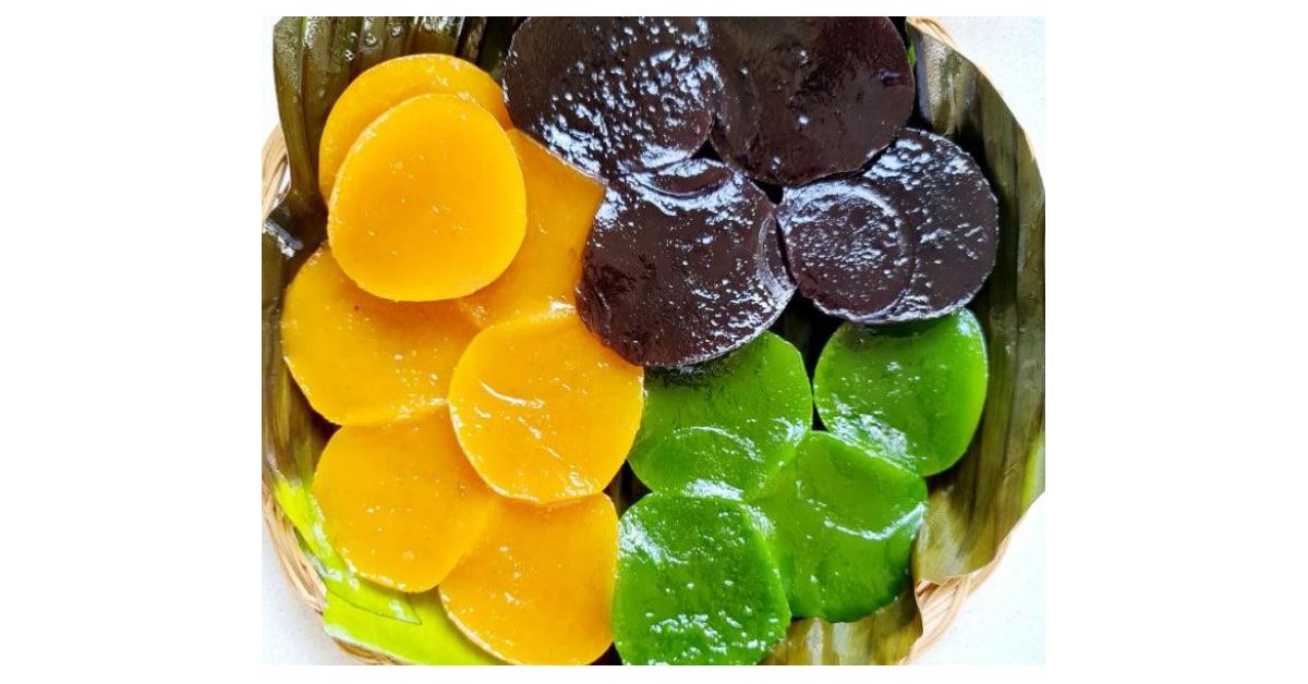 Puto cuchinta or kutsinta (Filipino steamed rice cake) by mpamilar. A ...