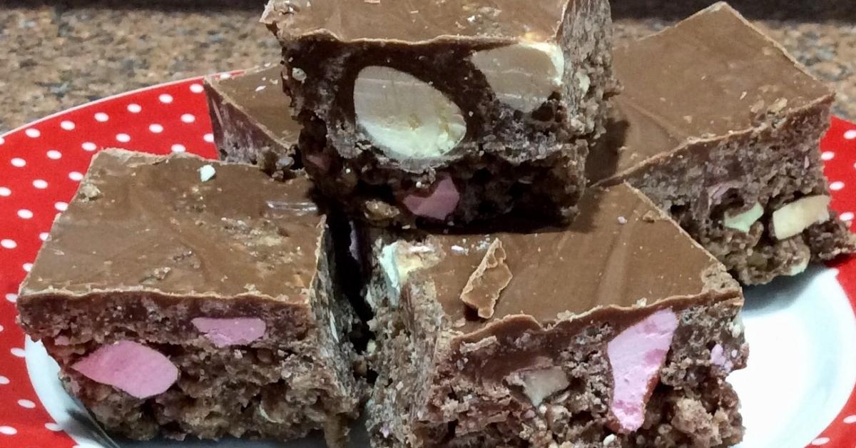 Chocolate Clinker Crackle Slice by Pingping. A Thermomix ® recipe in ...