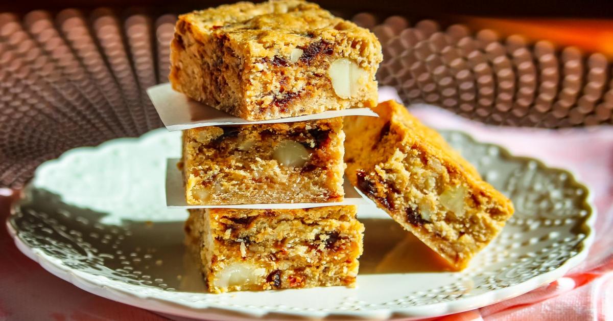 Cherry Macadamia Slice by BoydM16. A Thermomix ® recipe in the category ...
