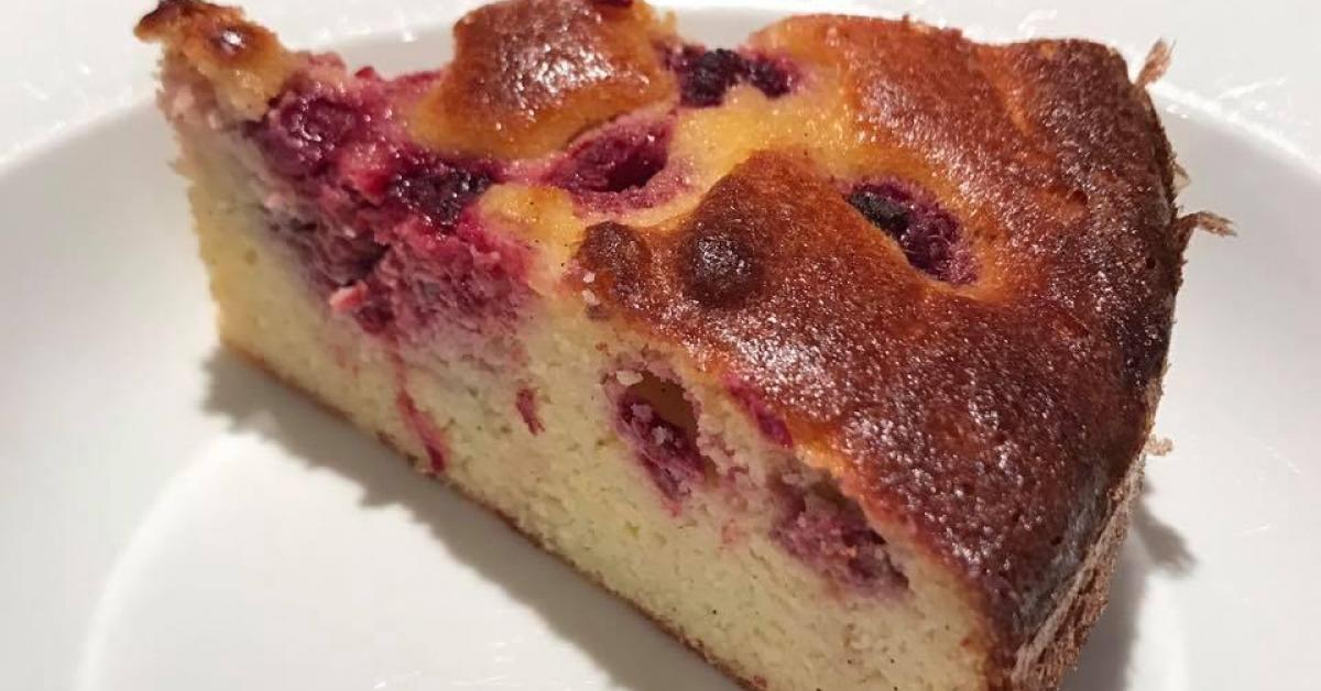 Ditch the Carbs Flourless Berry Sponge by Terry the Thermie. A ...