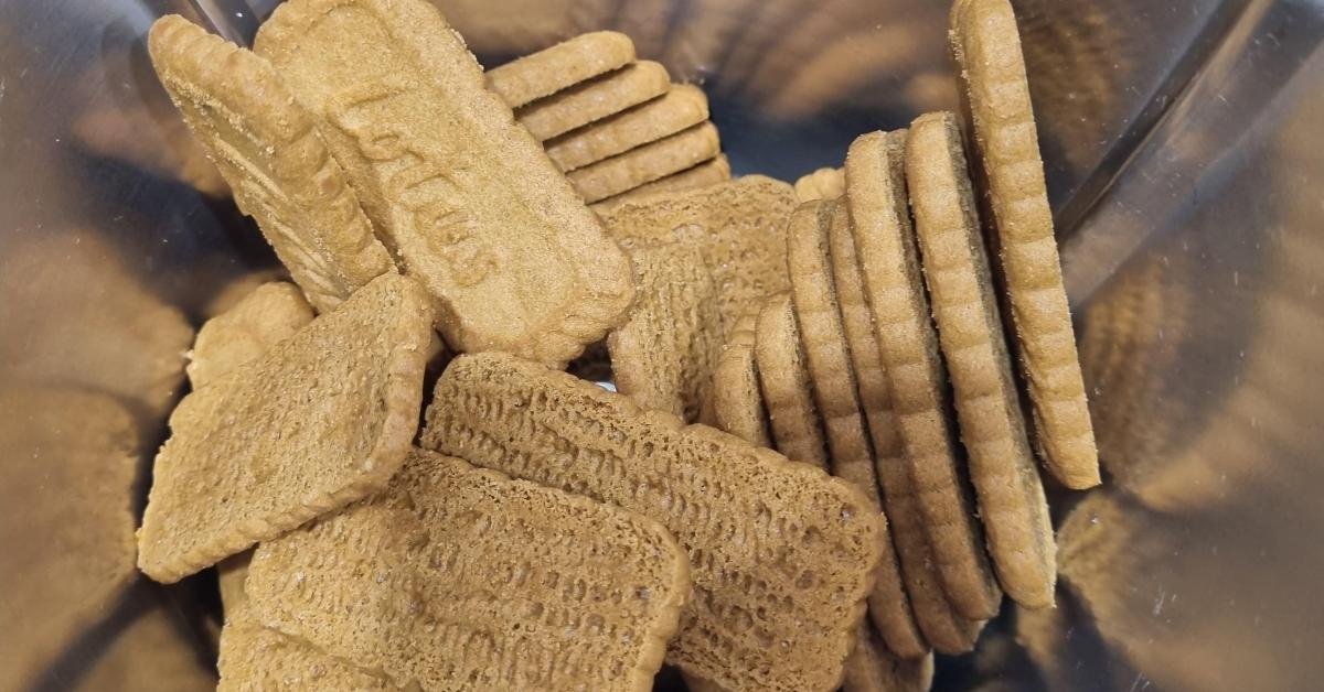 Biscoff slice by MrsB003. A Thermomix ® recipe in the category Desserts ...