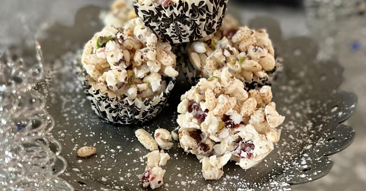 White Christmas Crackles by Emanjay's Kitchen. A Thermomix ® recipe in ...