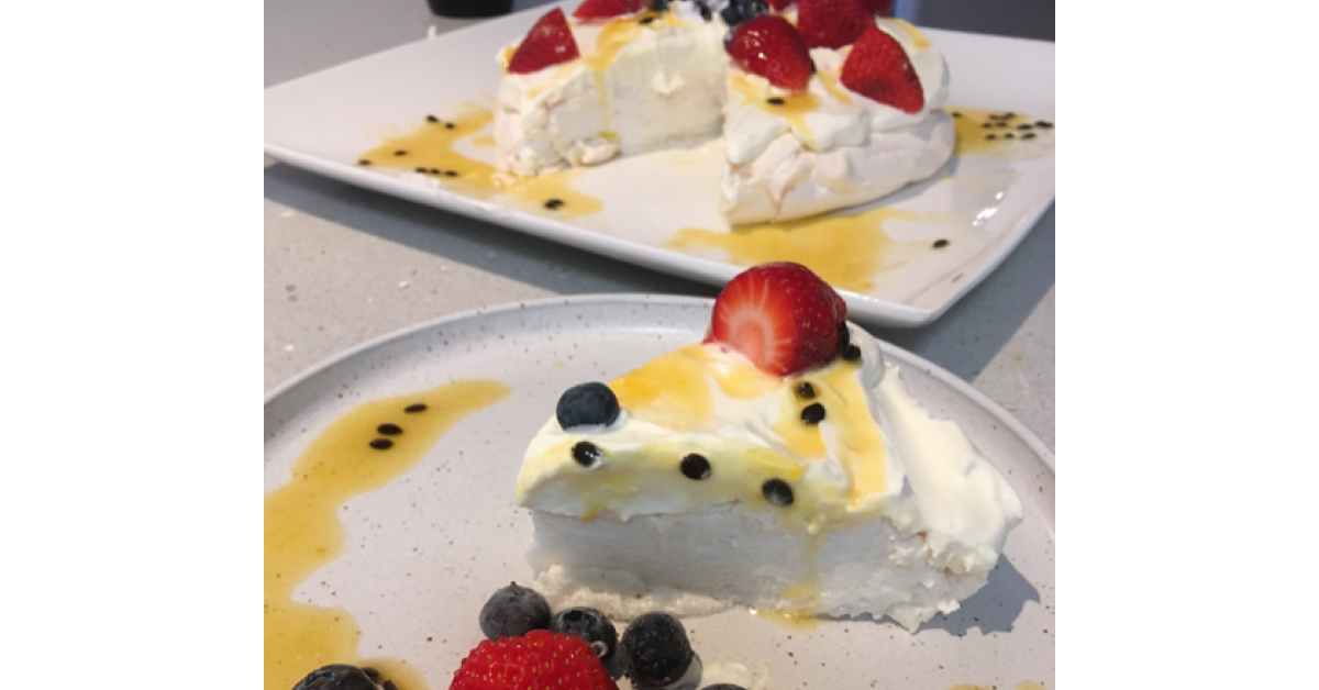 Small Pavlova by frostyvic. A Thermomix ® recipe in the category ...