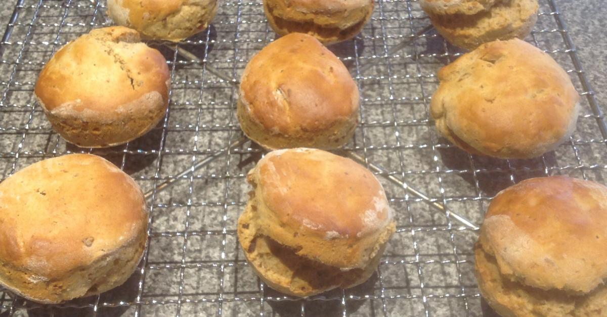 Variation Date scones by Lynnie G. A Thermomix ® recipe in the category ...