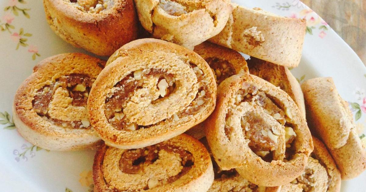 Almond Date and Walnut Scrolls by guest. A Thermomix ® recipe in the ...