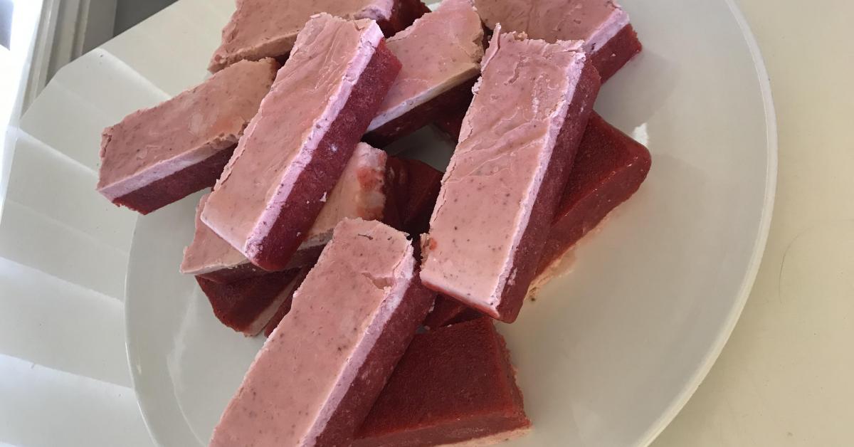 Strawberries & Cream Weiss Bars by Niccioneill. A Thermomix ® recipe in ...