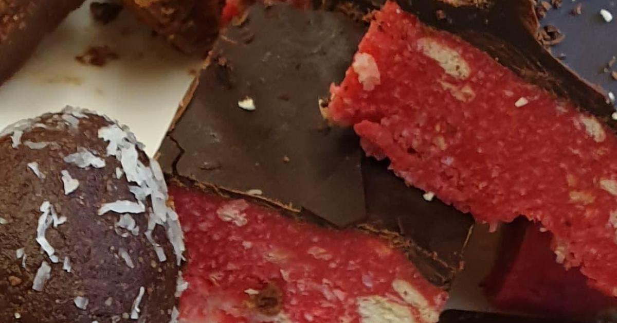 Cherry Ripe Slice-NO BAKE by susievs. A Thermomix ® recipe in the ...