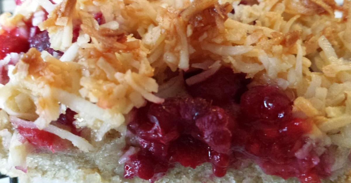 Raspberry Coconut Slice (gluten free) by guest. A Thermomix ® recipe in ...